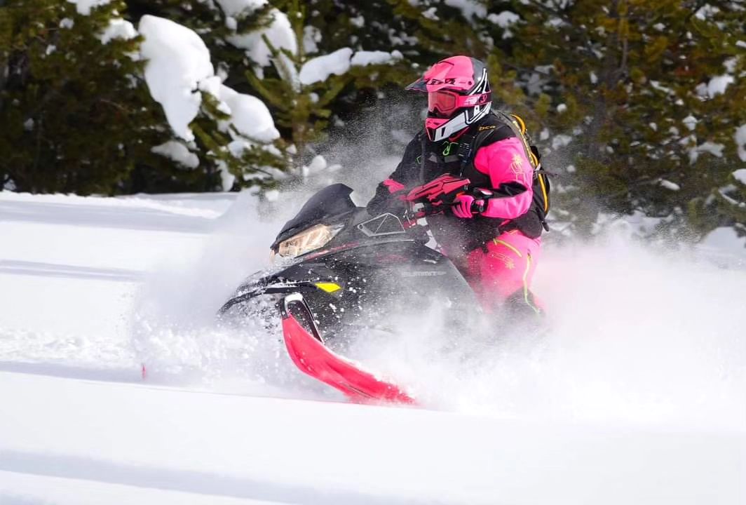 7 Safety Tips for Snowmobilers